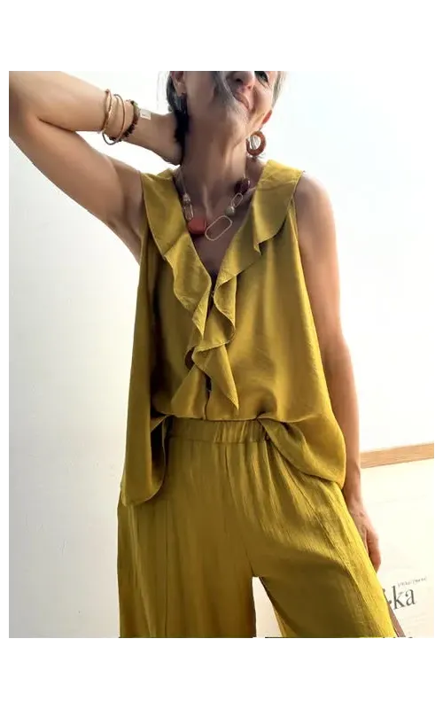Top con Volantes Asimétricos Ocre
